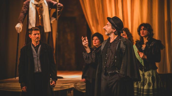 Avec Cyrano de Bergerac, Édouard Baer a le nez fin