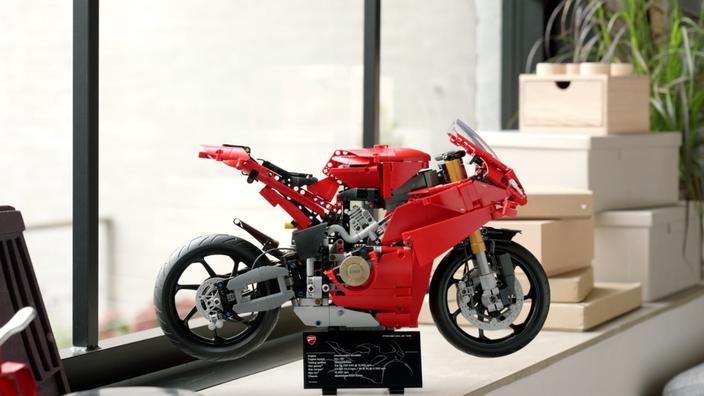 Les fans de Moto GP se ruent sur cette réplique LEGO de la Ducati ...