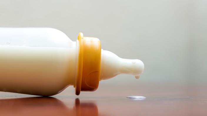 Un nouveau lot de lait infantile rappelé, «aucun lien» avec la toxine ...