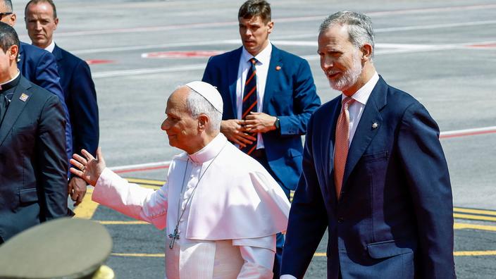 Le pape Léon XIV décolle des Canaries en retard à cause d’une panne de ...