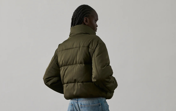 Voici la doudoune la plus flatteuse de l’hiver, et vous allez l’adorer