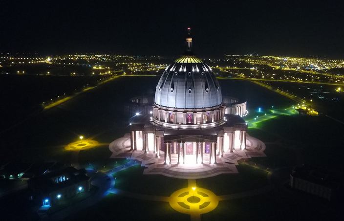 Visite de la basilique Notre-Dame-de-la-Paix de Yamoussoukro, le plus ...
