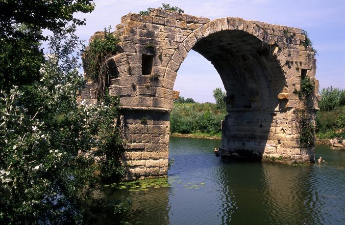 Une section de la via Domitia, l'autoroute romaine du sud de la Gaule ...
