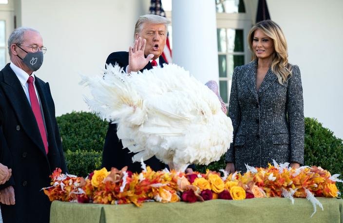 Melania Trump lance les festivités de Thanksgiving dans un audacieux ...