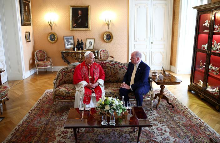 EN DIRECT - Après la messe au stade Louis II, le pape Léon XIV a quitté ...