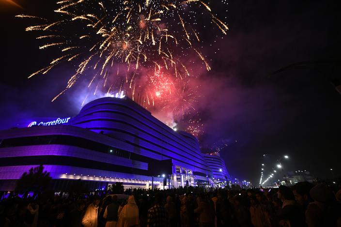 La planète célèbre un Nouvel An sous le signe du coronavirus