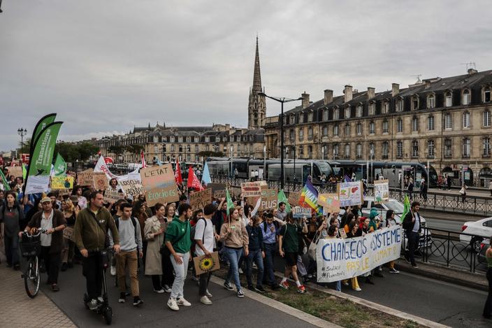 Les manifestations de jeunes pour le climat tentent de se relancer en ...