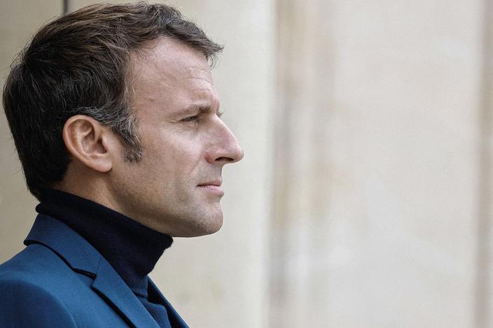 Les défilés coup de cœur, les tapis rouges et le col roulé d'Emmanuel Macron... Le pire et le ...