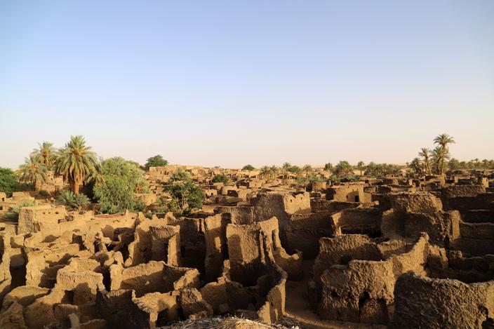 Les fabuleuses forteresses en ruine du Sahara gardent encore tous leurs ...