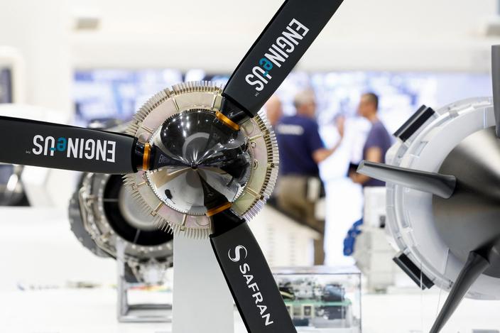 Au Bourget, Airbus conclut une commande record de 500 A320 avec la ...