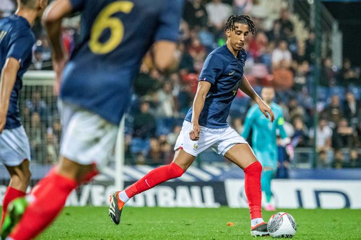 Lille-Aston Villa : Leny Yoro, la pépite de 18 ans qui affole l'Europe