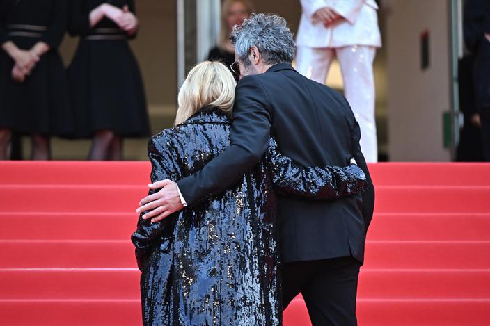 Emmanuelle Béart et Frédéric Chaudier, plus amoureux que jamais sur le ...