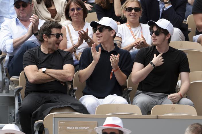 Oscar, le fils brillant et déterminé de Patrick Bruel et Amanda Sthers ...