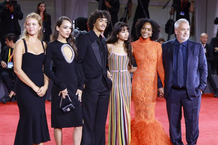 Qui est Thalia, la fille de Luc Besson qui crève l'écran dans Emily in ...