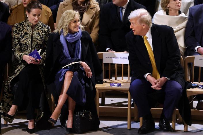 Donald Trump tactile avec Jill Biden lors de la réouverture de Notre-Dame : ces images qui ont ...