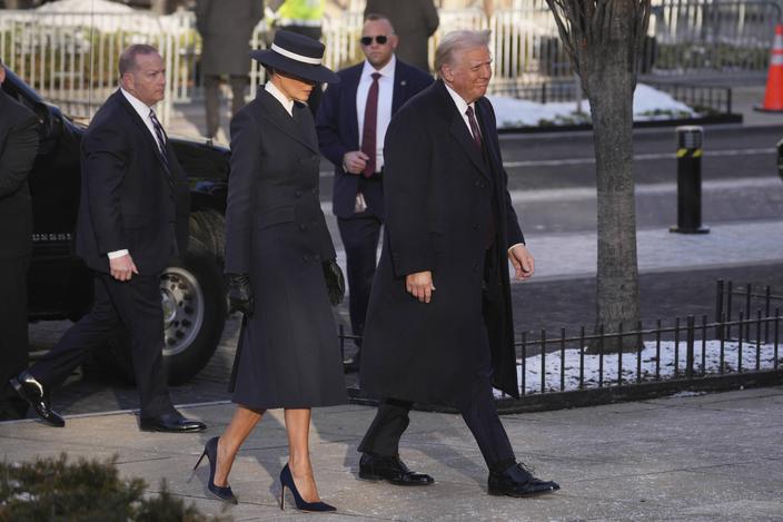 Investiture de Donald Trump : en manteau long et grand chapeau, Melania signe un look élégant ...