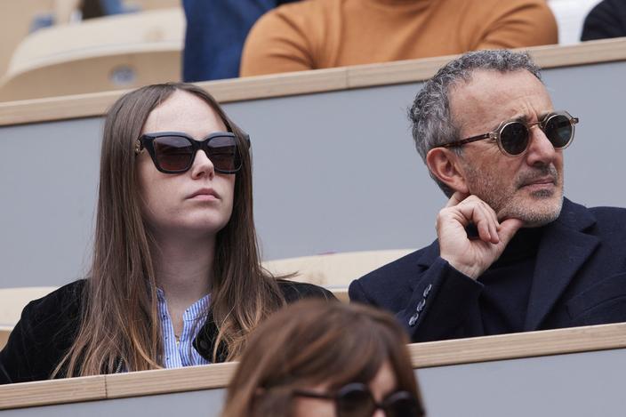 Élie Semoun bientôt papa à 61 ans : que sait-on de sa compagne