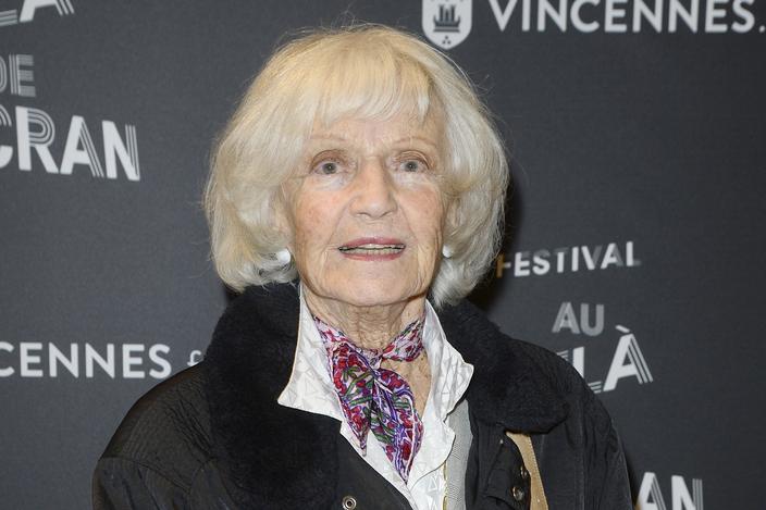 Brigitte Auber, le premier amour d’Alain Delon fête ses 100 ans : ses ...