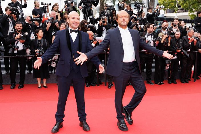 À moitié chauves, Michaël Youn et Kev Adams créent la surprise sur le ...