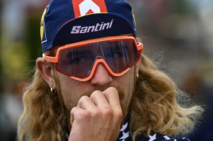 Tour de France : sosie de Jeff Tuche, showman permanent et ancien ...