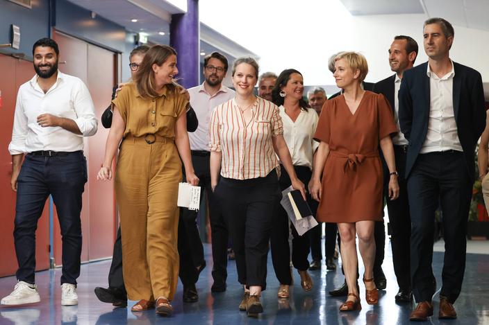 Lucie Castets maman d’un 2e enfant : loin de la course à Matignon, elle ...