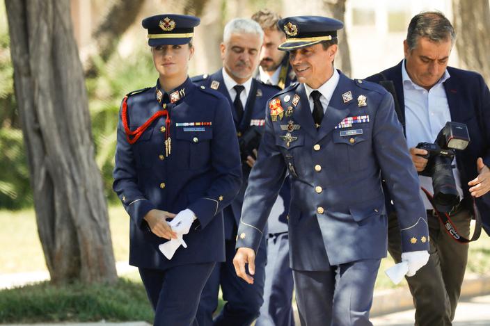 Les photos de Leonor d’Espagne en mode Top Gun pour poursuivre sa ...