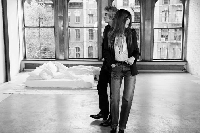 Les rares images de Lou Doillon et son compagnon Stéphane Manel dans ...