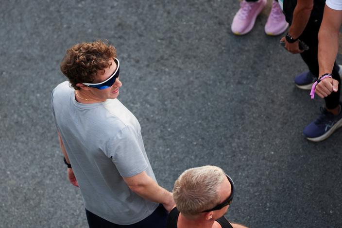 Mark Zuckerberg dévoile Ray-Ban Display, les premières lunettes ...