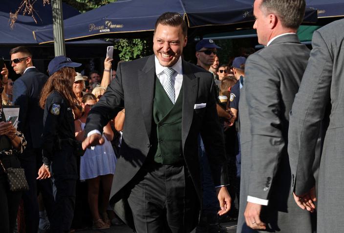 En images : après six ans de fiançailles et deux reports, Theodora de ...