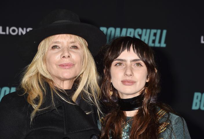 Zoë Bleu (Dracula) marche sur les pas de sa mère, une célèbre héroïne ...