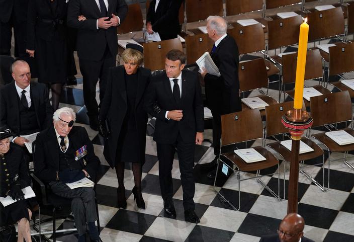 Brigitte et Emmanuel Macron en baskets à Westminster ? Les chaussures ...