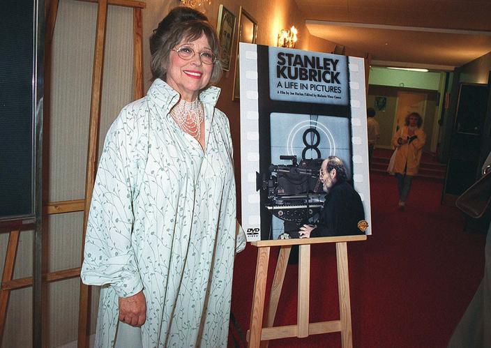 MAISON DE STARS – Stanley Kubrick : découvrez Childwickbury Manor, son ...