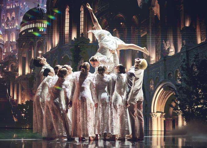 Un avaleur de sabres, un virtuose de la guitare, un magicien ...