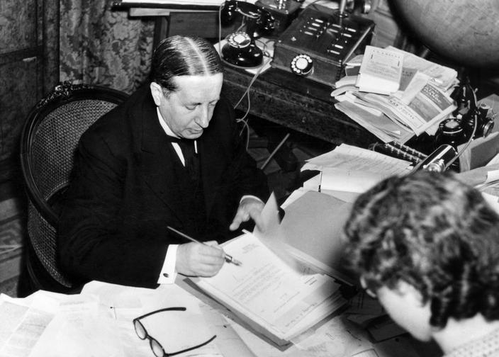 «Parlez-moi d’Histoire» (Le Figaro TV) : Georges Mandel, itinéraire d ...