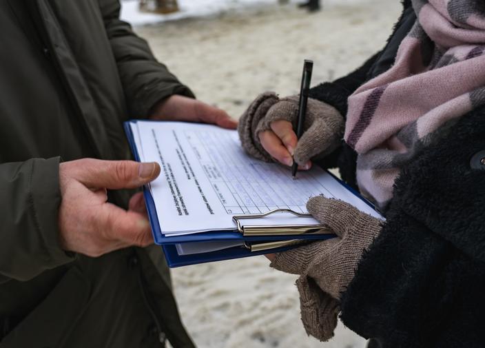 Vendeurs à la sauvette, fausses pétitions caritatives… Les arnaques à ...