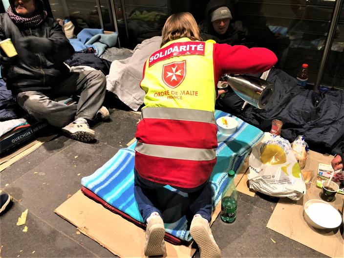 «Soigner les sans-abri, c'est grandir en humanité» : une nuit avec les ...