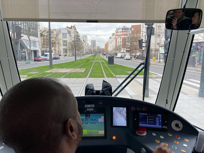 Paris : la ligne de tramway T3B entre la Porte d'Asnières et la Porte ...