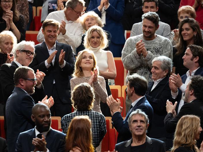 La rare apparition d’Isabelle Huppert et de son époux Ronald Chammah au ...
