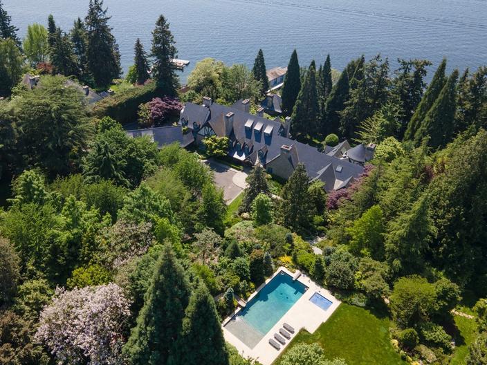 MAISON DE STARS – Jeff Bezos vend son impressionnant manoir pour 55 ...