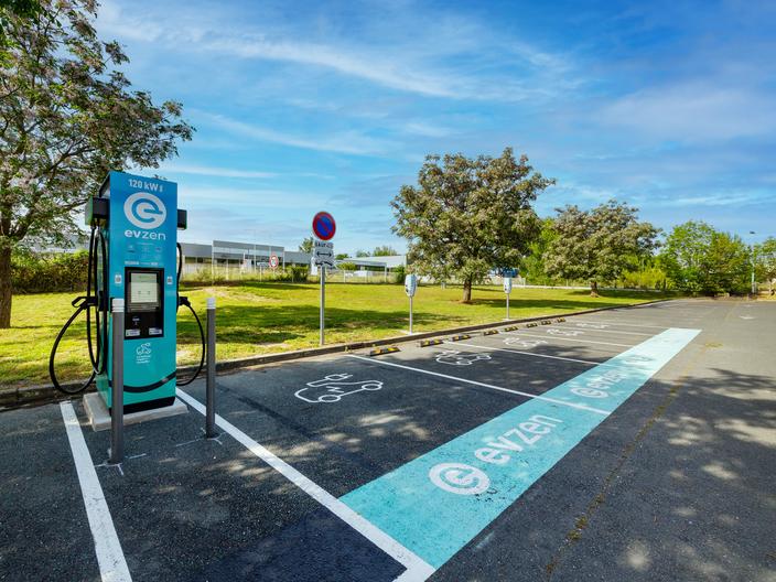 EVzen anticipe et accompagne la transition vers la mobilité électrique ...