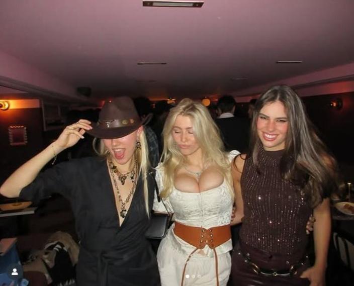 Clementine Vaughn est le portrait craché de sa mère Claudia Schiffer sur de nouvelles photos ...