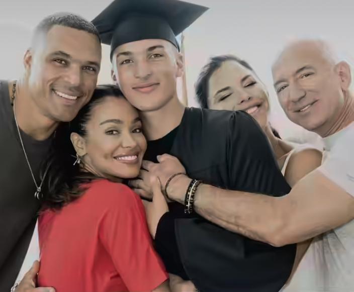 Lauren Sánchez, son ex, leur fils et Jeff Bezos : la photo de famille recomposée et inattendue