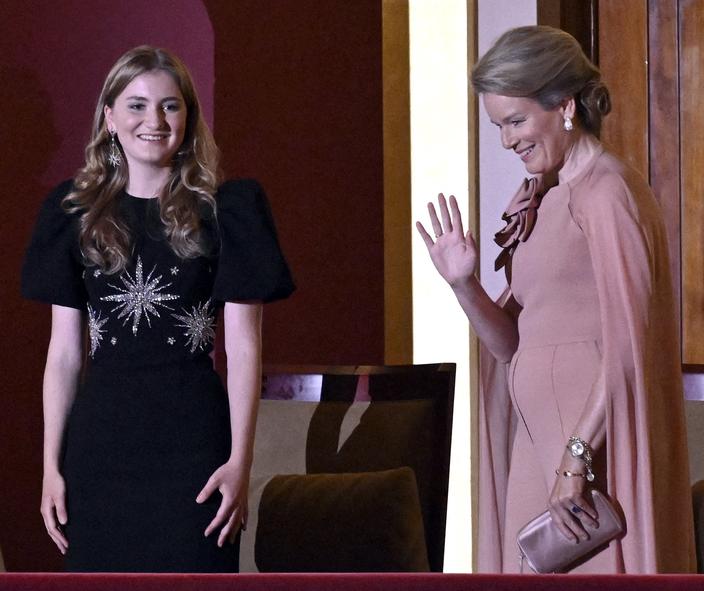 Élisabeth de Belgique en voyage : après son apparition surprise à ...