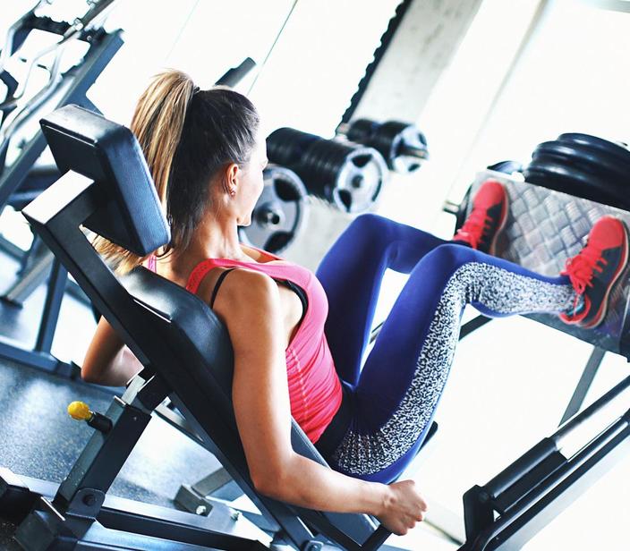Les bonnes machines à utiliser en salle de sport pour muscler ses fessiers