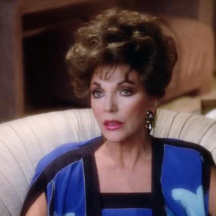 «Icône intemporelle» : Joan Collins, 92 ans, radieuse en maillot de ...