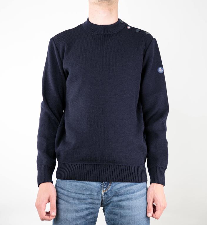 Qui sont ces hommes qui portent le pull marin