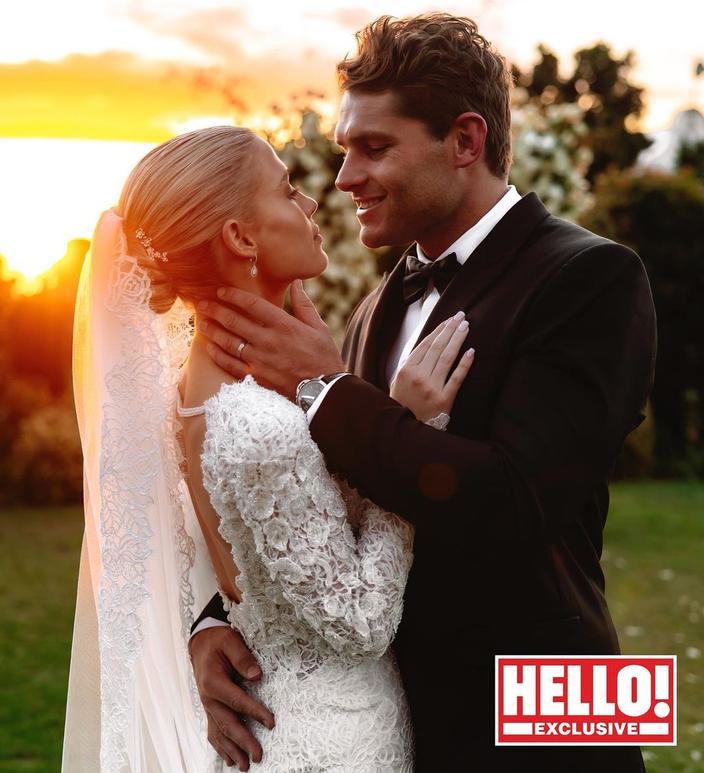 Décolleté en cœur, fleurs serties de cristaux Swarovski : l ...