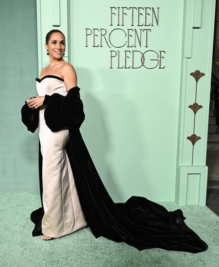 Dans une robe de princesse, Meghan Markle signe une rare apparition ...
