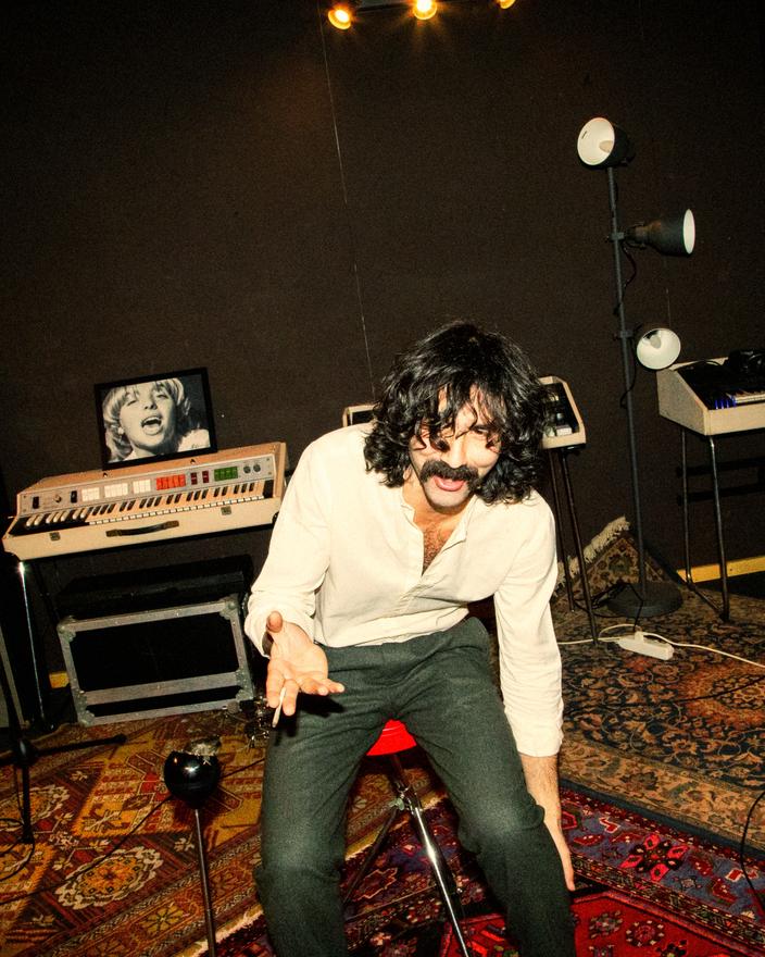 Andrea Laszlo De Simone : «Écouter de la musique grave en regardant des ...