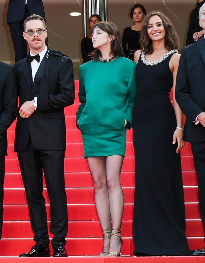 Charlotte Gainsbourg en robe extra-courte verte, elle dévoile ses jambes interminables sur le ...